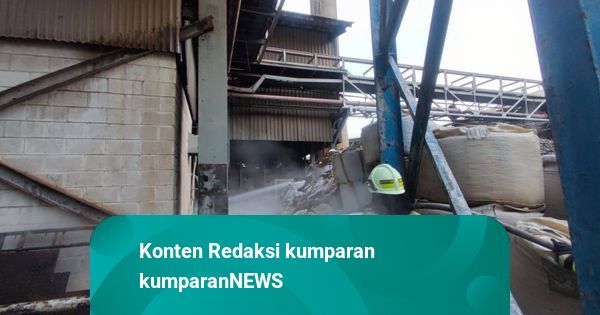 Ruang Produksi Pabrik Botol Kaca di Jaktim Terbakar, Tidak Ada Korban ...