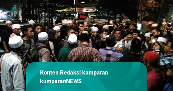 FPI Protes Habib Rizieq Jadi Meme | kumparan.com