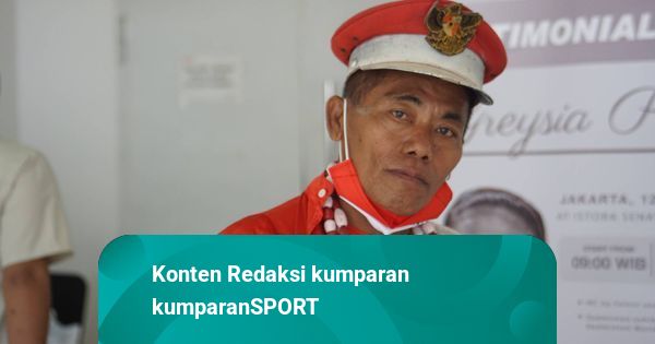 Mengenal Pak Yanto: Suporter Legendaris, Dirigen Istora di Indonesia ...