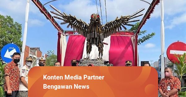 Monumen Burung Elang dari Knalpot Bising Jadi Ikon Baru di Sukoharjo ...