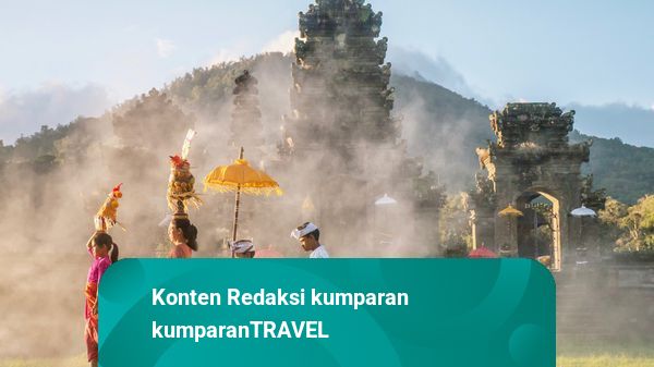 Mengenal Odalan, Upacara Pemujaan Para Dewa yang Diistanakan di Pura ...