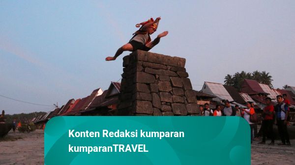 Mengenal Fahombo, Tradisi Lompat Batu di Nias yang Lahir dari Perang ...