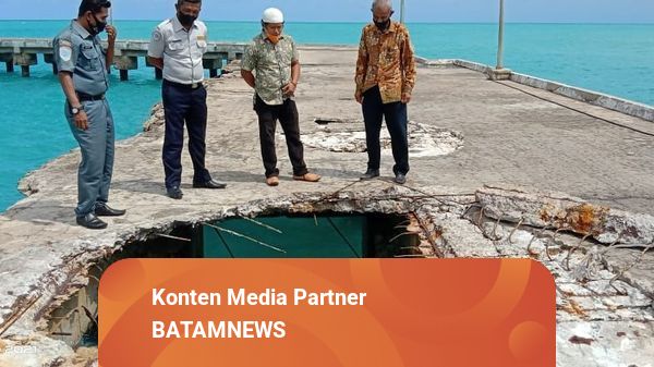 Lantai Dermaga Pulau Midai Natuna Jebol Dihantam Ombak | kumparan.com