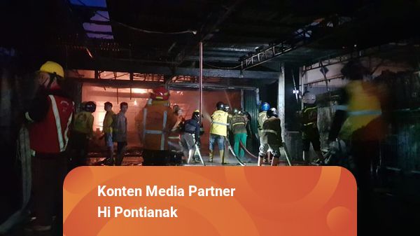 Gudang Beras di Jalan M Sohor Pontianak, Terbakar | kumparan.com