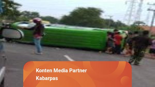 Ban Meletus, Mobil Colt Tabrak Pemotor Hingga Tewas | kumparan.com