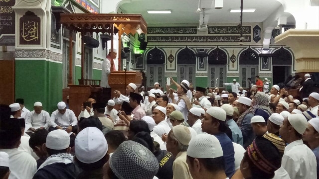 Bubur Sumsum dan Salat Subuh di Masjid Al-Azhar | kumparan.com