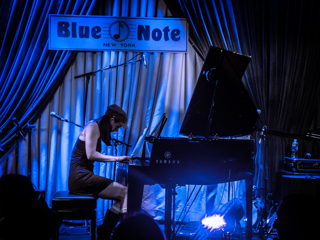 #5 Lost in a Blue Note - April Barrows | kumparan.com