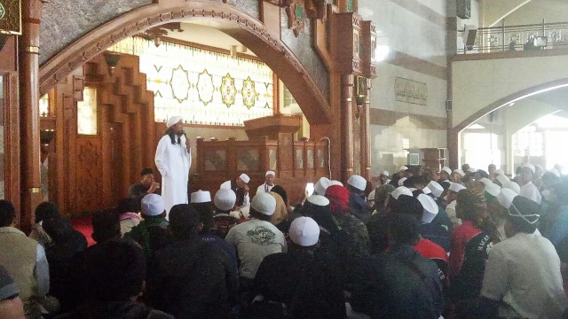 Foto: Pendukung Habib Rizieq Siaga di Pusdai Bandung | kumparan.com