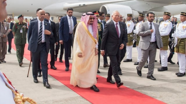 Bisht, Jubah Tradisional Kebanggaan Raja Arab | kumparan.com