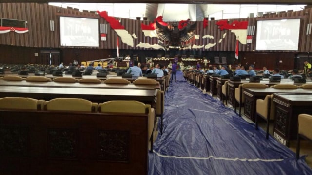 Ketua DPD Jadi Orang Pertama yang Sambut Raja Salman di Gedung DPR ...