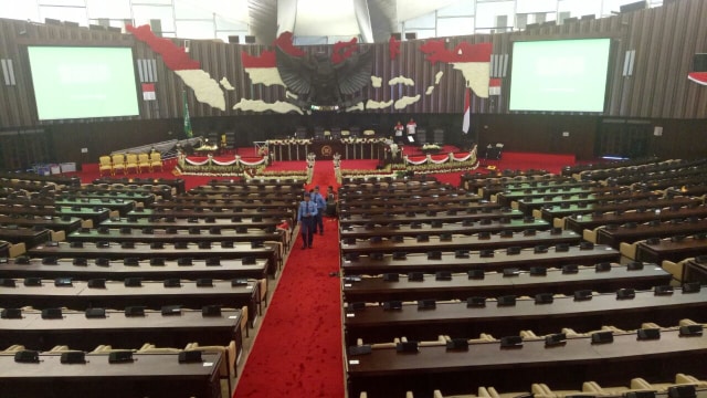 Nuansa Merah Putih di Ruang Paripurna DPR Sambut Raja Salman | kumparan.com