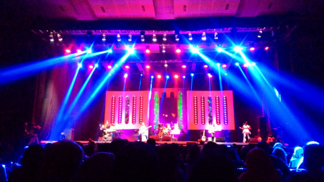 Nik West dan Panggung Penuh Warna di BNI Java Jazz 2017 | kumparan.com
