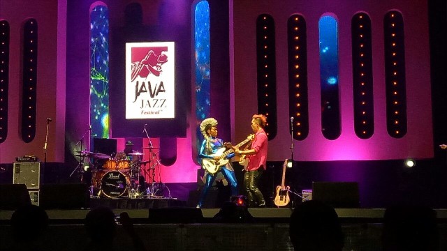 Nik West dan Panggung Penuh Warna di BNI Java Jazz 2017 | kumparan.com