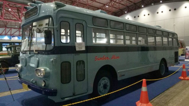 Nostalgia dengan Bus Lawas Indonesia di Kemayoran | kumparan.com