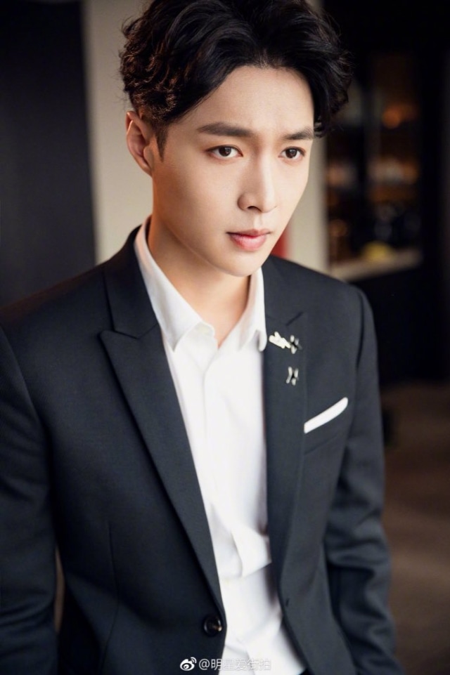 Lay "EXO" Tak Akan Hadir Dalam Konser Encore "Exordium[dot]" | kumparan.com