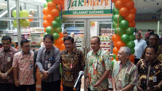 Membandingkan Jakmart dengan OK OCE Mart | kumparan.com