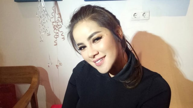 Penakut, Olla Ramlan Ditemani Adik Saat Syuting Film Horor | kumparan.com