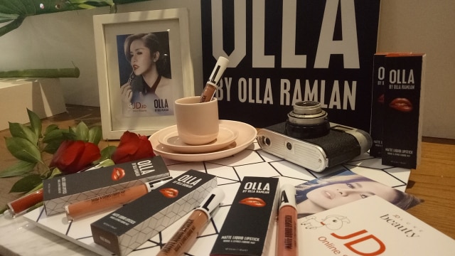 Olla Ramlan Luncurkan Produk Lipstik | kumparan.com