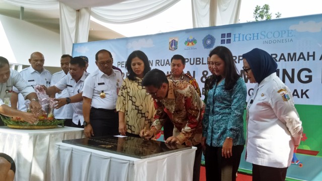 Djarot dan Happy Resmikan RPTRA di Cilandak | kumparan.com