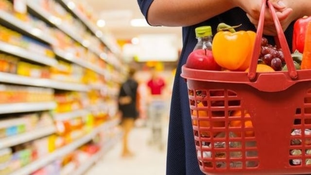 Agar Tetap Hemat, Ini Tips Saat Belanja Bahan Makanan Sehat | kumparan.com