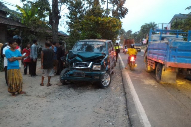 6 Kendaraan Terlibat Kecelakaan Beruntun di Balen, 3 Orang Luka-Luka ...