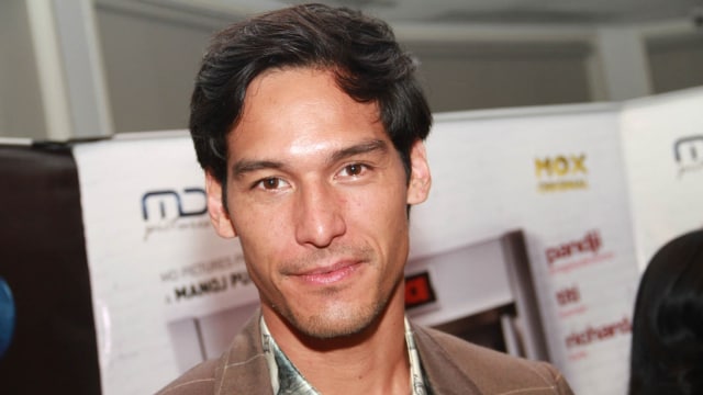 Chemistry Titi Kamal dan Richard Kyle dalam Film 'Insya Allah Sah ...