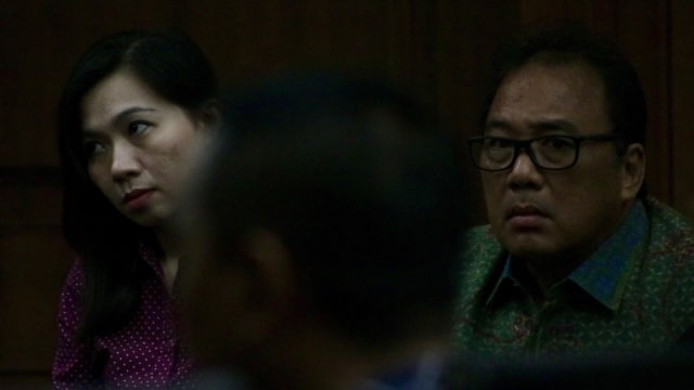 Hakim Naik Haji, Sidang Putusan Basuki dan Ng. Fenny Ditunda | kumparan.com