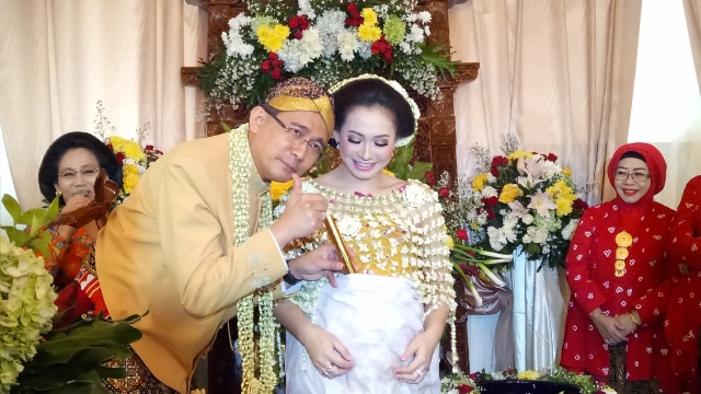 Suami Orang Malaysia, Poppy Putri Gelar 7 Bulanan Dengan Adat Jawa ...