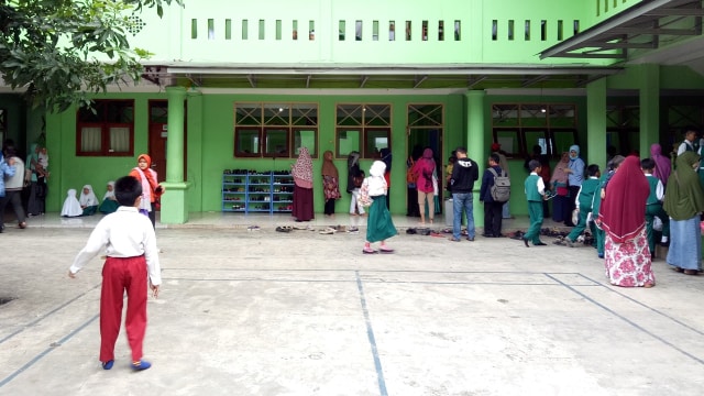 Curahan Hati Orang Tua Saat Antar Anak di Hari Pertama Sekolah ...