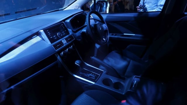 Foto-foto Mitsubishi Expander: Datang untuk Menantang Toyota Avanza Cs ...