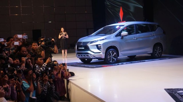 Foto-foto Mitsubishi Expander: Datang untuk Menantang Toyota Avanza Cs ...
