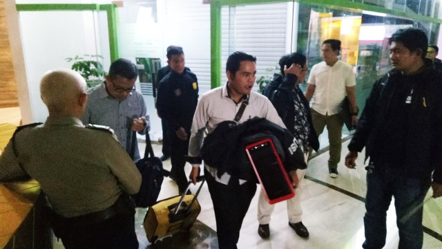 Penyidik Sita Satu Unit Komputer dari Kantor First Travel | kumparan.com