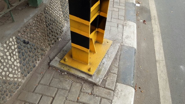 Tiang Portal Pengukur Kendaraan di Flyover Mampang Sempat Miring ...