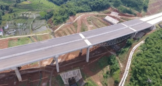 Melihat Perkembangan Proyek Tol Cisumdawu | kumparan.com