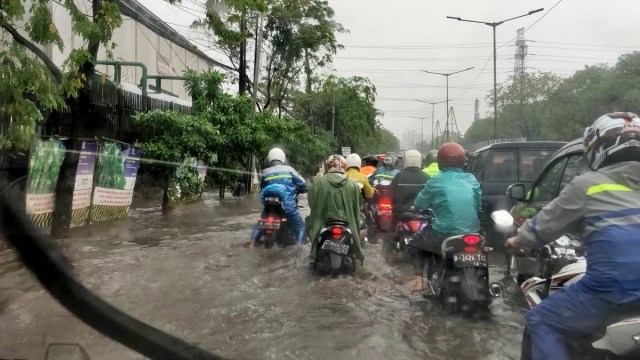 Hujan Deras, Pagi Ini Jakarta Macet Parah | kumparan.com