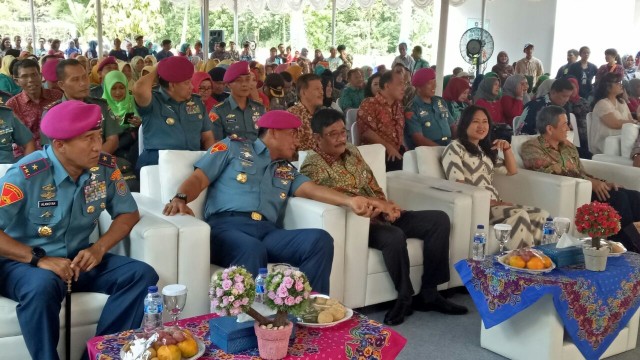 Djarot Resmikan RPTRA di Markas Marinir | kumparan.com Djarot Resmikan RPTRA di Markas Marinir | kumparan.com