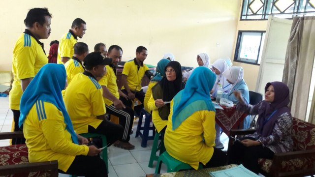 STIKESMUS Adakan Pemeriksaan Kesehatan di SMA Sukodono | kumparan.com