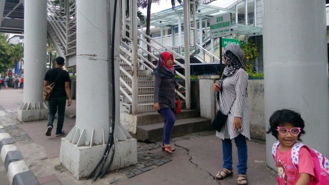 Halte TransJakarta Sarinah Rawan Geng Pencopet | kumparan.com