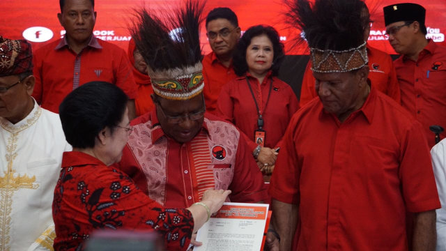 PDIP Kenalkan John Wempi-Habel Melkias sebagai Cagub-Cawagub Papua ...