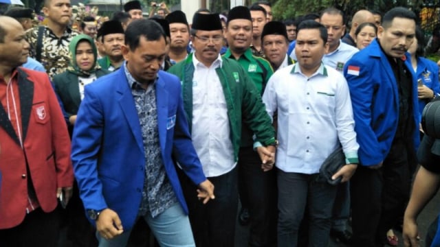 Lengkapi Berkas, JR Saragih-Ance Selian Datang Lagi ke KPU Sumut ...
