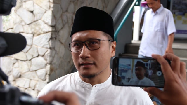 Arie Untung: Selebriti Itu Satu Kakinya di Surga, Satunya di Neraka ...