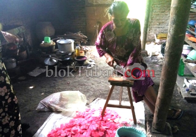 Omset Menurun, Pengrajin Krupuk Pati Keluhkan Cuaca | kumparan.com