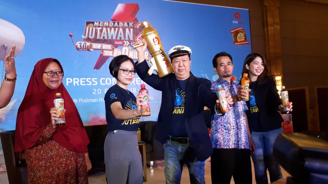 Tan Passakornnatee, Jutawan Dermawan di Balik Minuman ICHITAN | kumparan.com