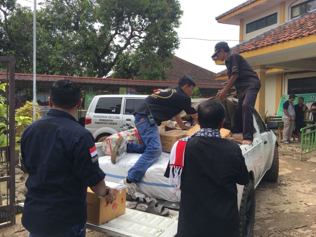 Bantuan untuk Korban Banjir Ciledug Berdatangan | kumparan.com