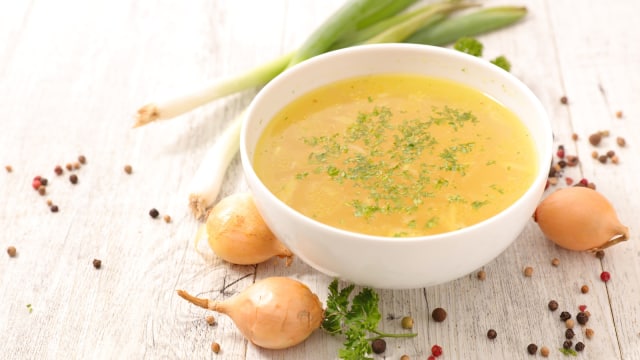 Tips Sehat Mengolah Kaldu Vegetarian untuk Sahur dan Berbuka | kumparan.com