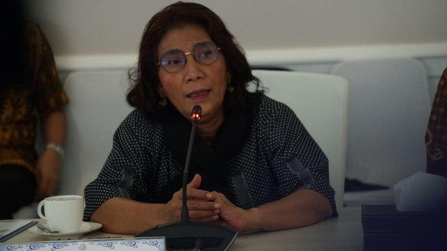 Mengapa Susi Tidak Tepuk Tangan Usai Sukmawati Baca Puisi? | kumparan.com