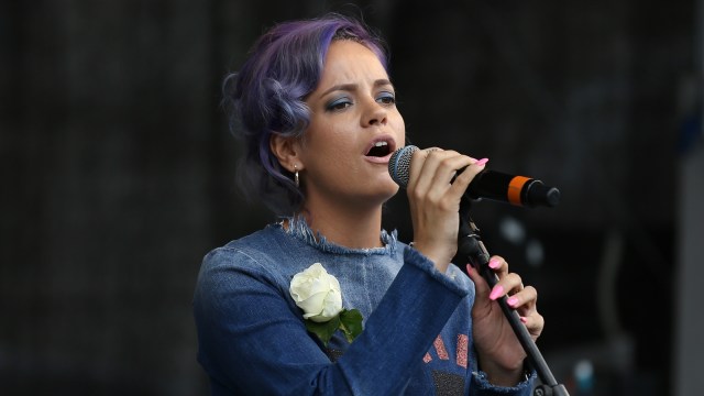 Lily Allen Ternyata Penggemar Klub Sepak Bola Fulham FC | kumparan.com