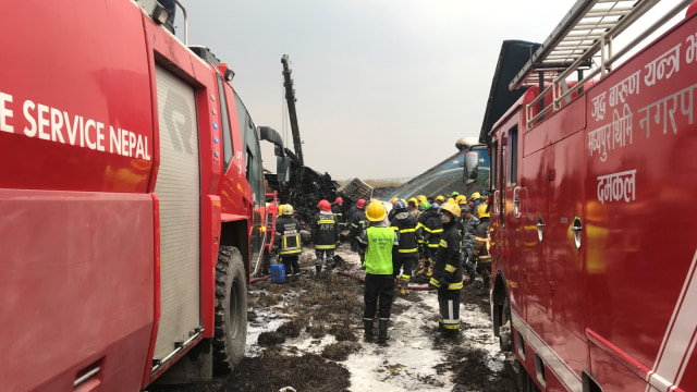 Kesalahaan Pilot, Penyebab Pesawat Bangladesh Jatuh di Nepal | kumparan.com