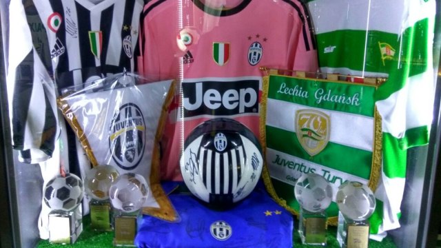 Video: Menengok Memorabilia Gianluigi Buffon di Museum Lechia Gdansk ...
