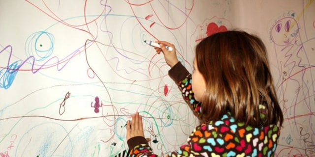 Agar Anak Tidak Melulu Corat-coret Tembok | kumparan.com